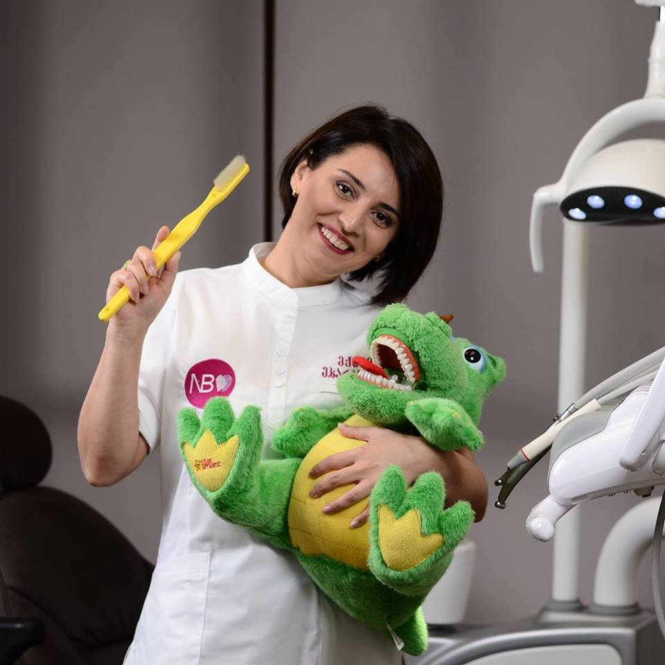 როდის უნდა მივმართოთ ბავშვთა სტომატოლოგს?